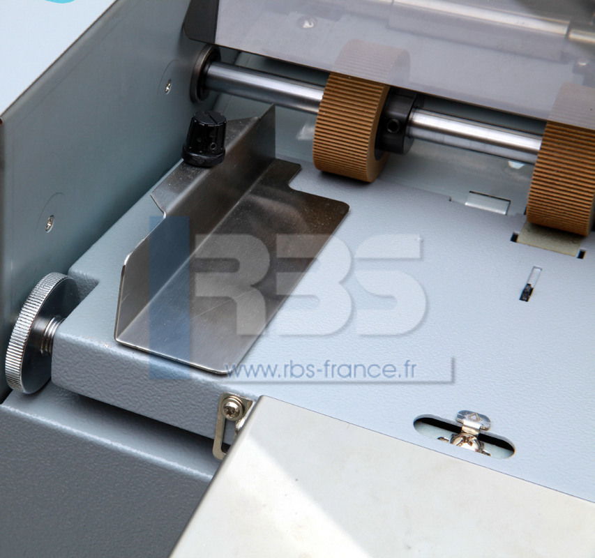 Découpeuse de cartes de visite Ultra Cut 130 pour le bureau