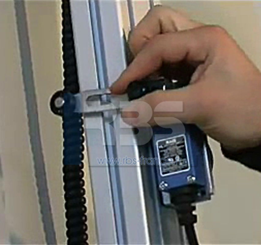 Une coupeuse de supports verticale avec lame rotative Verdi Basic