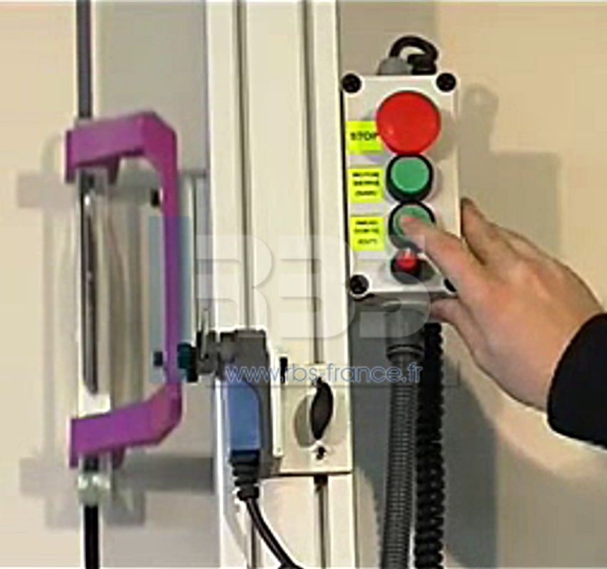 Une coupeuse de supports verticale avec lame rotative Verdi Basic